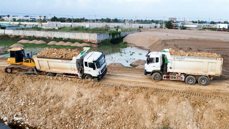 Amazing Action of Heavy dump trucks involving accidents and successful ...