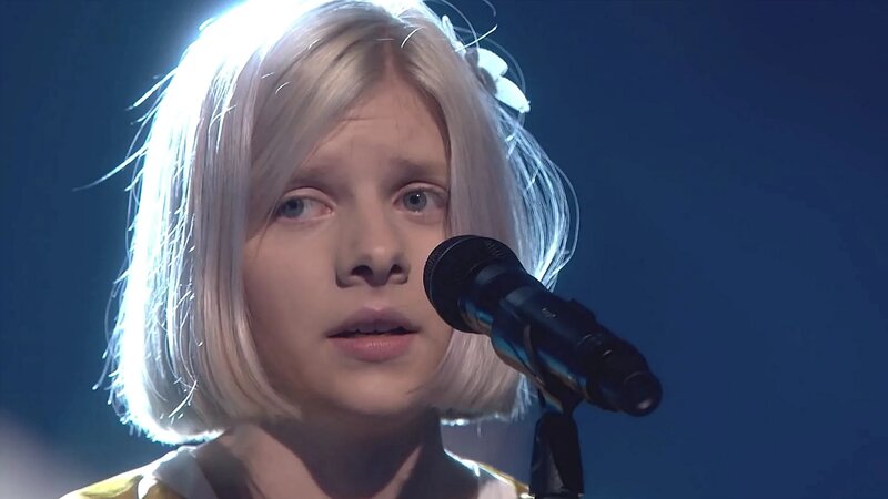 Aurora | Runaway | The Nobel Peace Prize Concert | 2015 — Видео от ...