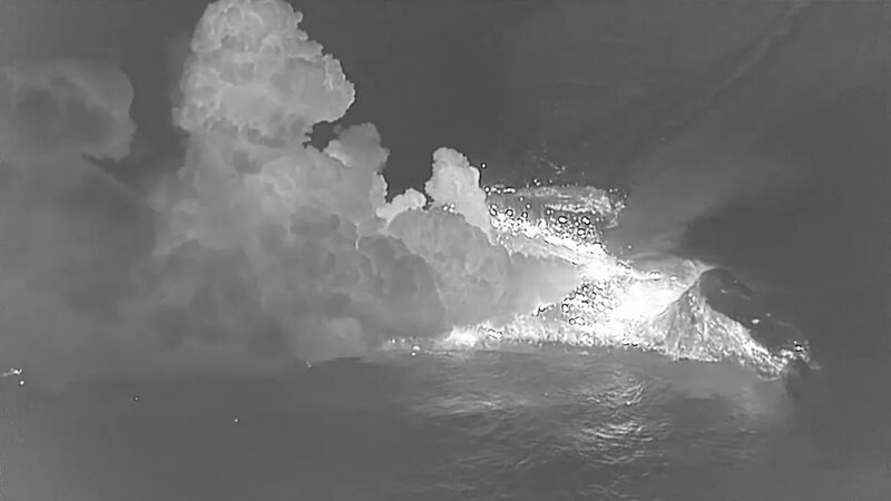 New island emerges near Iwo Jima, Japan - November 2023 - Yandex Video ...