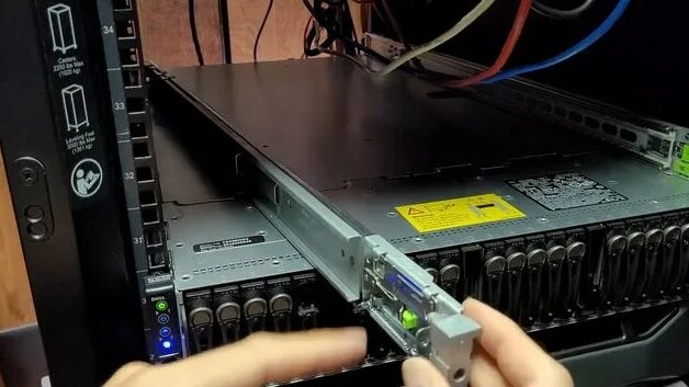 How to install Cisco UCS C220 C240 M4 server rails - Смотреть онлайн в ...