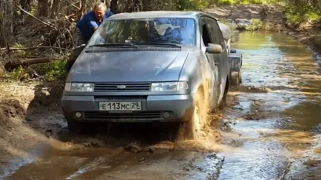 ВАЗ-2120 Лада Надежда рулит.Весенняя лесная дорога, Май 2018.VAZ-2120 ...