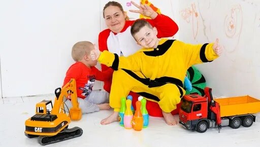 Steps mom and sons share bed in hotel - Watch online in Yandex video search