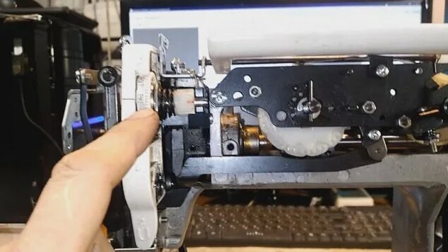 Сложный ремонт швейной машинки Janome El532 - Смотреть онлайн в поиске Яндекса по Видео