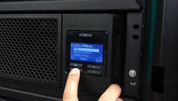 Configuring APC Smart-UPS Online SRT for 240V Output via Display ...