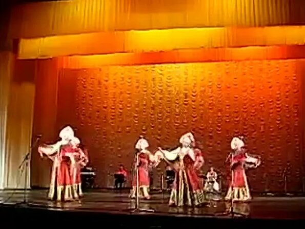 русский танец с платками - Смотреть онлайн в поиске Яндекса по Видео