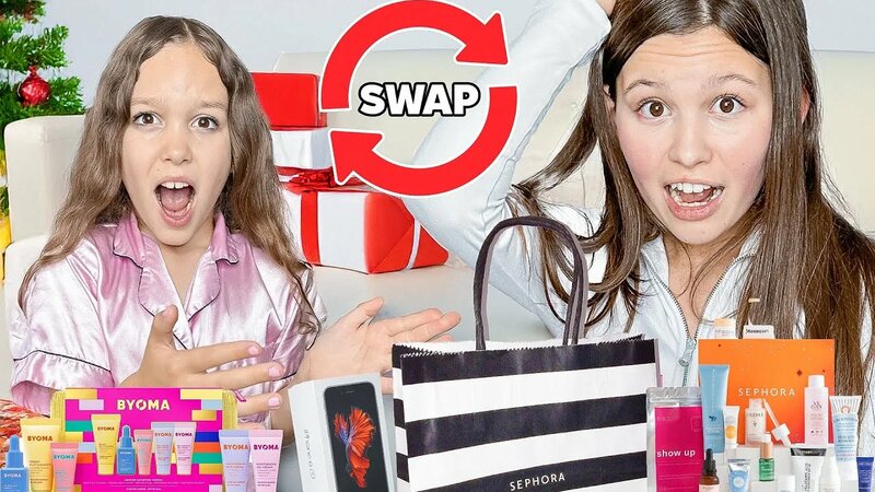 My Daughters SWAP their Christmas Gifts .. GONE Wrong! - Yandex Video ...