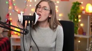 Emma Ruby ASMR - Pretty Girl Licks Ears (Patreon) - Смотреть онлайн в ...