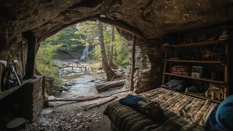 Жизнь в пещере на скале | Постройка убежища для выживания — Видео от ...