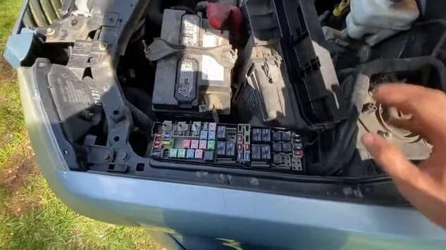 Fuel Pump Relay/Fuse Location Mercury Mariner Ford Escape 2008 2009 ...