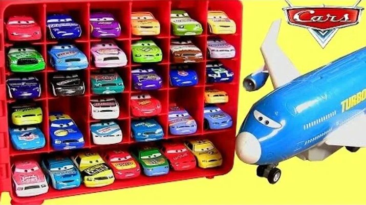 Видео Disney Cars 36 Piston Cup Racers Storage Carrying Case with Plane ...
