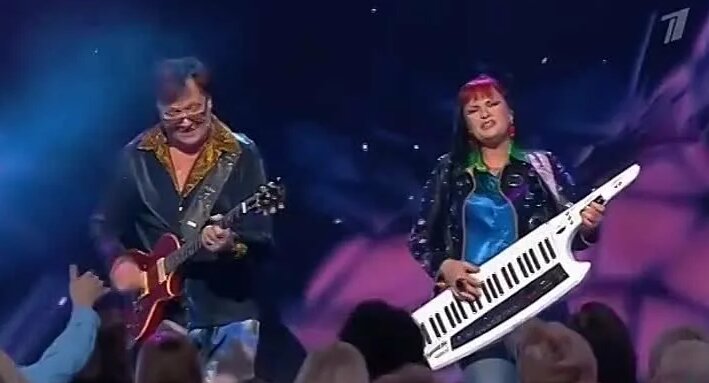 Гранитный камушек Божья коровка Сегодня вечером. Актеры одного хита ...