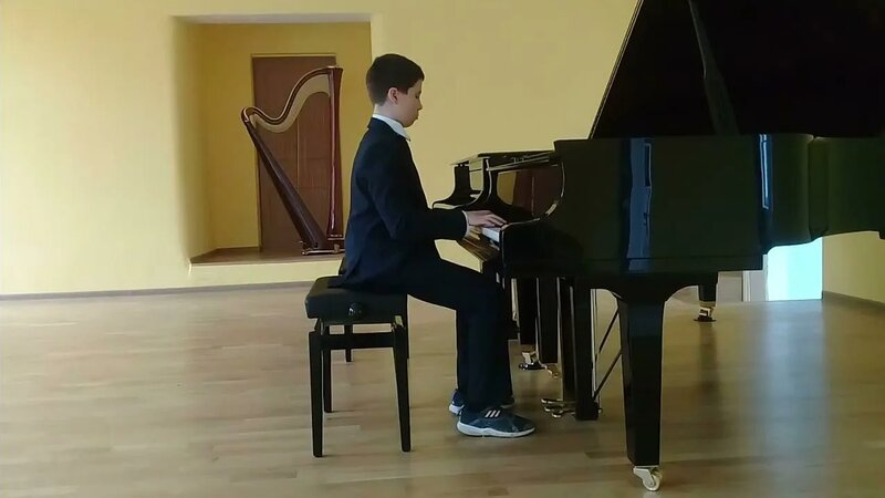 Алексеев Леонид (И. С. Бах Менуэт из Французской сюиты до минор ...