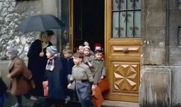 FM Attack - Corazon - The Red Balloon (Le Balloon Rouge) 1956 Hd720 60 ...