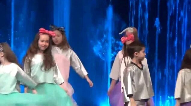 Великаны - Детский хор Великан (театр "Аквамарин") - Смотреть онлайн в ...