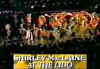 Madame Shirley MacLaine au cabaret le Lido de Paris avec des extraits ...