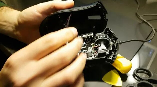 How to fix Razer Deathadder 2013 Middle Wheel Not Working Click Issue ...