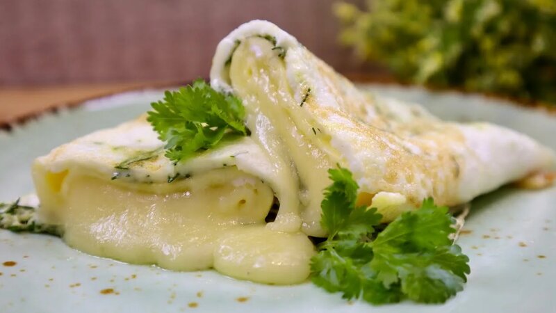 Омлет-рулет с сыром . Вкусный завтрак за 5 минут / Omelet-roll with ...