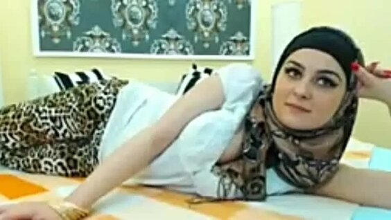 Goyang hot cewek hijab