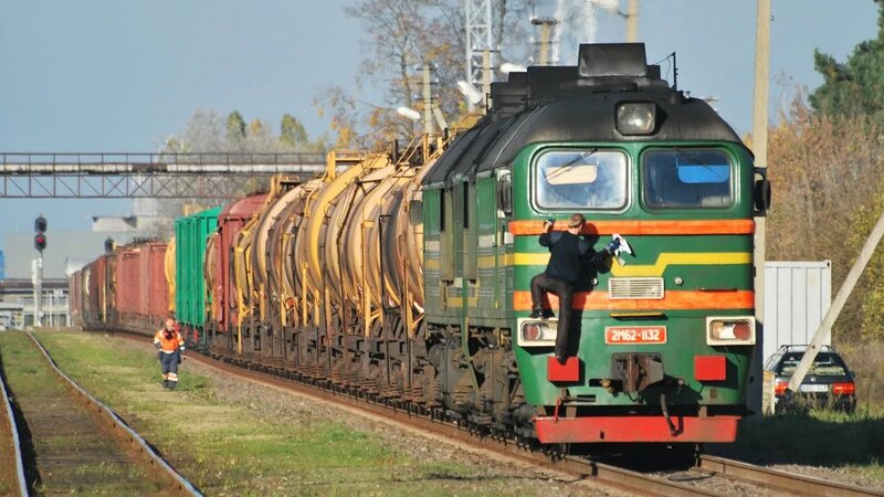 Тепловозы 2М62-1132 и 2тэ10у-0276 / 2M62-1132 and 2te10u-0276 ...