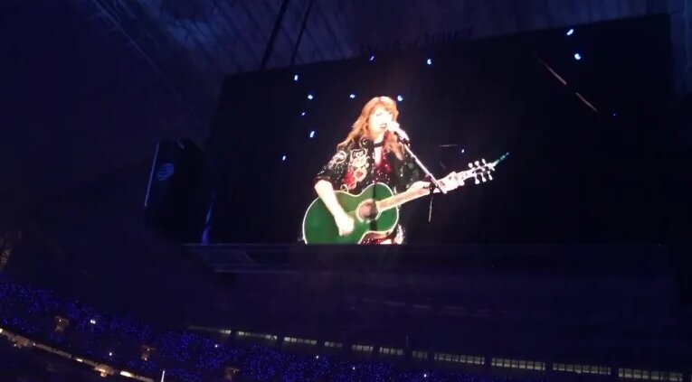 Taylor Swift - All Too Well (Acoustic) (Live at Reputation Stadium Tour ...
