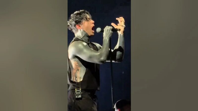 Ronnie Radke/Falling In Reverse performing "God Is A Weapon" in Houston ...