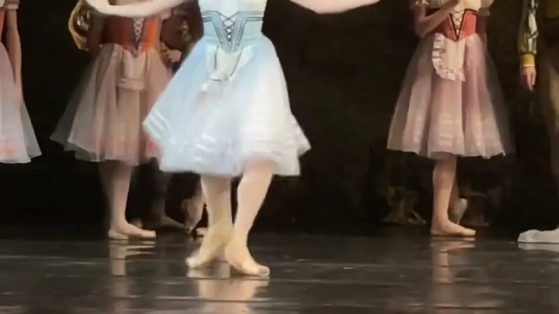 Диагональ Жизели на одной ножке. Эрика Микиртичева. #ballet #giselle ...
