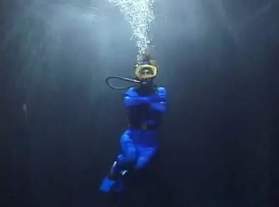 scuba diving girl — Видео от Wetsuit and diving - Смотреть онлайн в ...