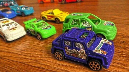 Cheap Plastic Cars Going Out of The Box - Смотреть онлайн в поиске ...