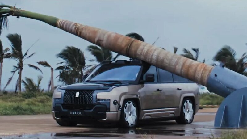 Impressive BYD YangWang U8L Palm Tree Drop Test - Смотреть онлайн в ...