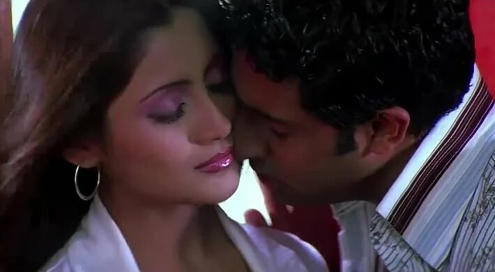 Видео Shikdum _ Full Song _ Dhoom _ Abhishek Bachchan _ Rimi Sen ...