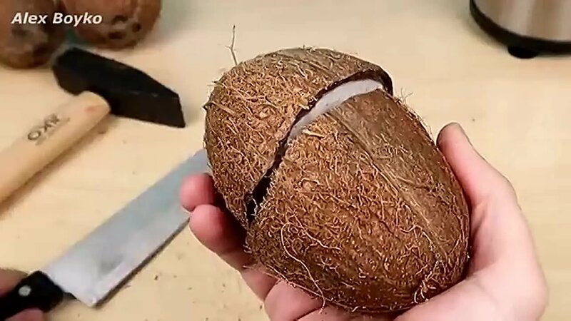 Можно ли выжать сок из Кокоса в Соковыжималке? Бедная соковыжималка! alex boyko — Видео от ...