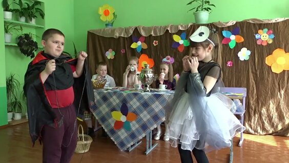 Инсценировка сказки "Buzzy-Wuzzy", 3 класс, ГУО "Базовая школа 5 г ...