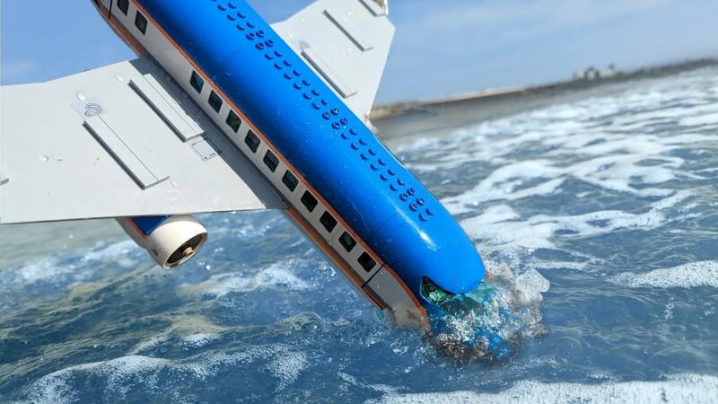 Lego Plane Crashes IN THE SEA - Смотреть онлайн в поиске Яндекса по Видео