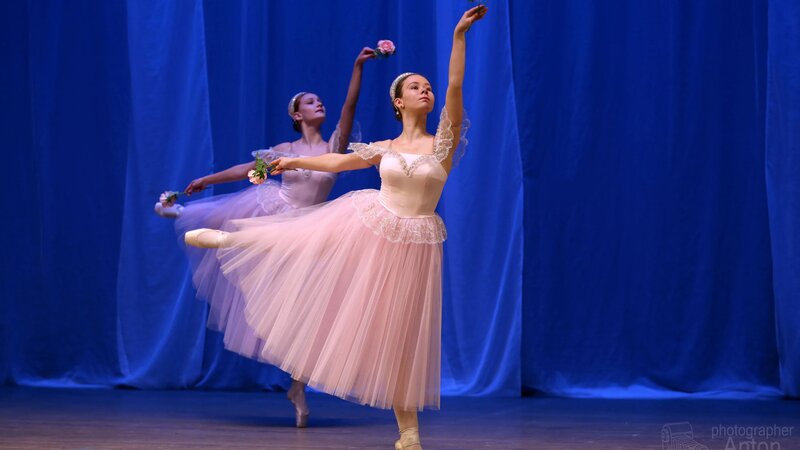 "Вальс цветов", Народный театр балета. "Waltz of the Flowers", National ...