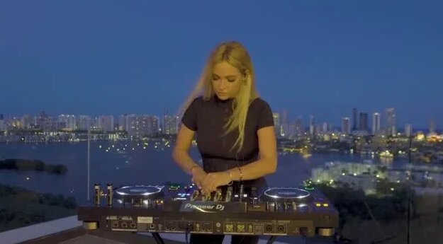 Mila Rubio - Live @ California , USA [ Melodic Techno Progressive House ...