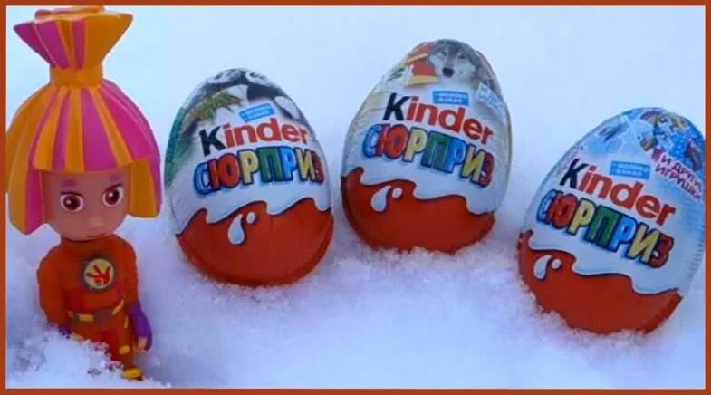 Открываем Киндер Сюрпризы с Фиксиками. Лепим снеговика. Kinder Surprise ...