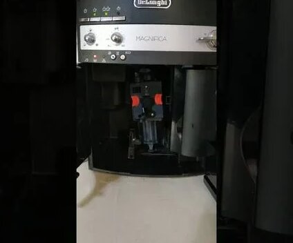 DeLonghi Извлекаем заклинивший блок. how to remove a jammed coffee ...