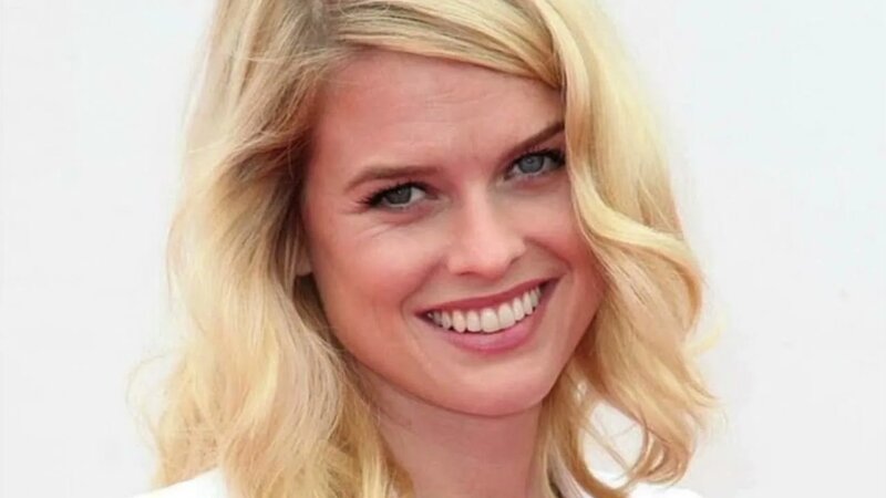 Alice Eve Hot Tribute - Смотреть онлайн в поиске Яндекса по Видео