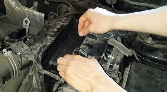 Замена воздушного фильтра ДВС Mitsubishi ASX - Смотреть онлайн в поиске ...