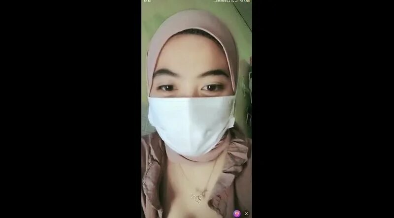Jilbab live sambil nenen