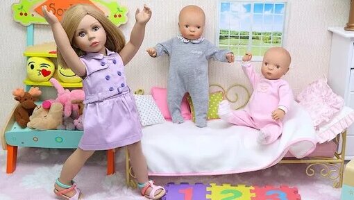 2017 HT baby & mom - mommy breastfeeding afternoon sleepy and crying baby