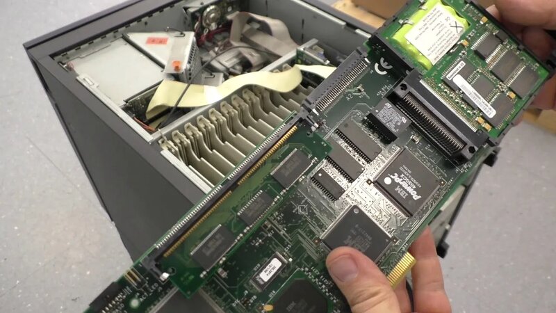 20 years old IBM Netfinity 7000 server (Pwj71)