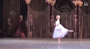Гавот Люлли из балета Пламя Парижа. Анжелина Воронцова — Видео от "Dа ...