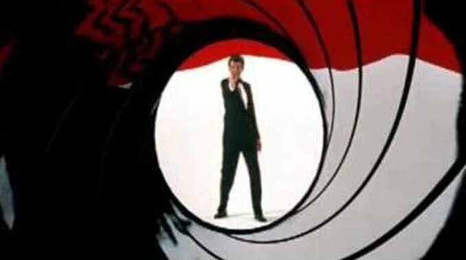 James Bond 007 - Intro sequence collage from 1962-2006 - Смотреть ...