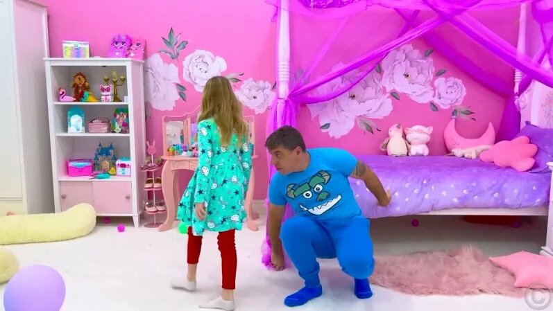Nastya and dad are playing Copy me Challenge — Видео от ЧудоТека ...