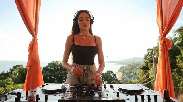 Xenia Dia (Diamond) - Live @ Ocean Koh Phangan, Thailand Melodic Techno ...
