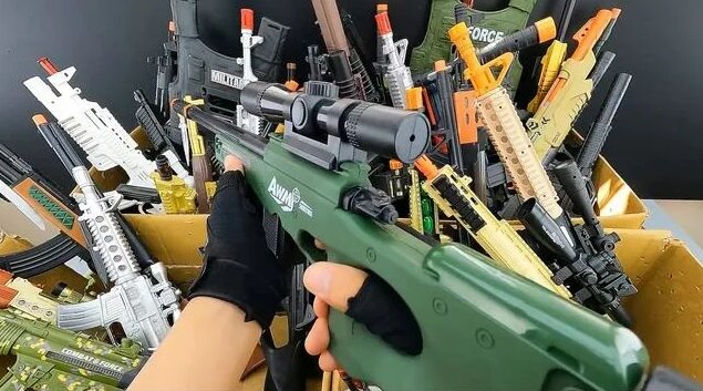 Toy Weapons ! Box of Toy Machine Guns - Toy Rifles - Swat Team ...