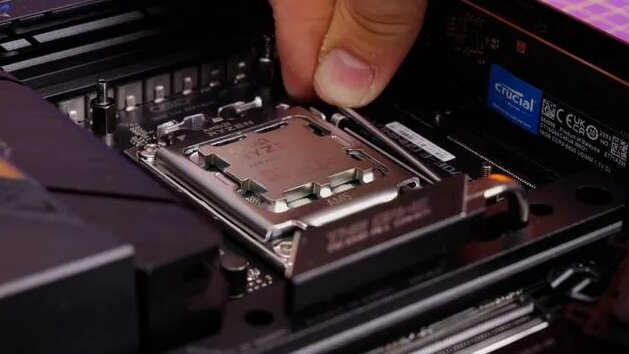 How to install an AMD AM5 CPU (Ryzen 7 processor installation tips ...