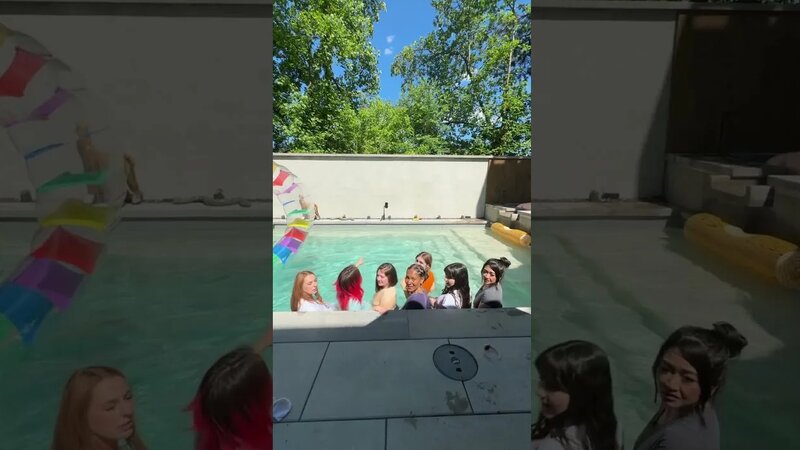 For comedy purposes only @Haileywingitt @zoeytush @Redheadwinterr ...