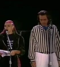 Peter Gabriel & Sinead O'Connor - Dont Give Up (Live in Chile 1990).mp4 ...
